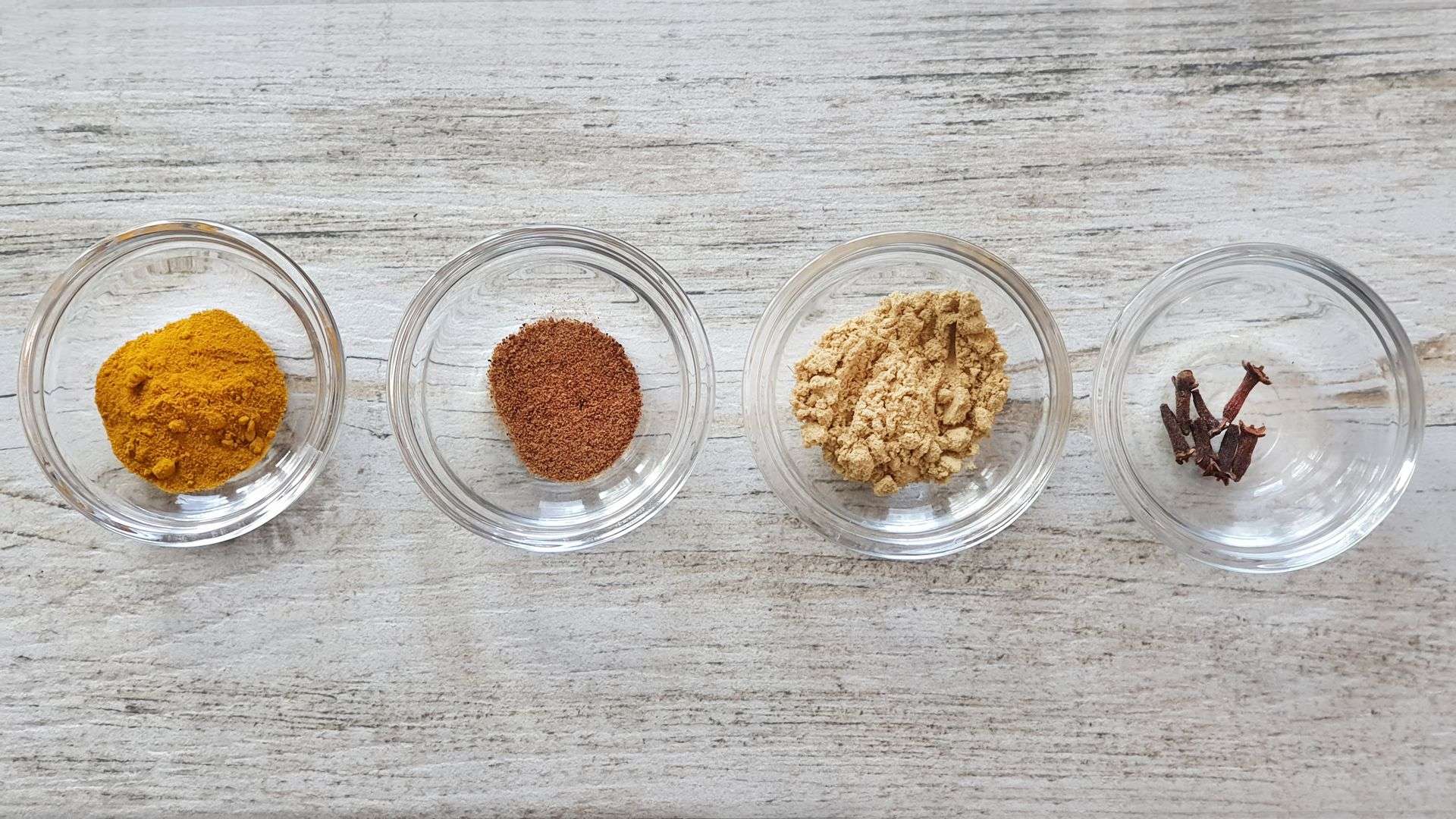 Dropsuri pentru dureri de gât și tuse cu ghimbir, uleiuri esențiale și ...